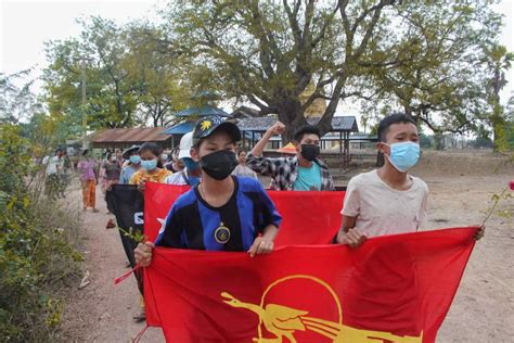 မုံရွာတွင် လက်ပံတောင်းတောင် ဒေသခံ ပြည်သူများ ဖက်ဆစ် စစ်တပ် တော်လှန်ရေး