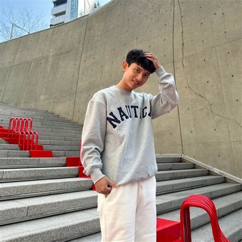 陳昱維 Yuwei910421 • Threads Say More