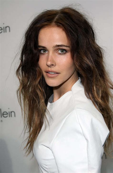 Download Isabel Lucas Charmingly Smiling In A Natural Setup Wallpaper