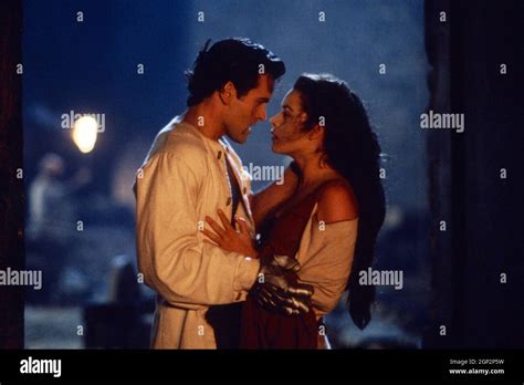 Army Of Darkness From Left Bruce Campbell Embeth Davidtz 1993 © Universal Courtesy Everett