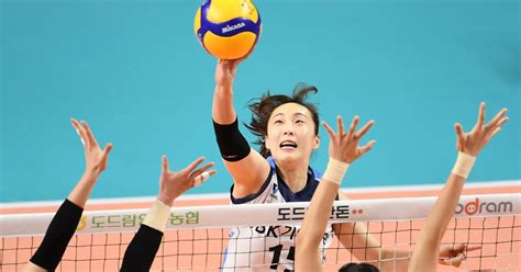 포토 황민경 노련하게