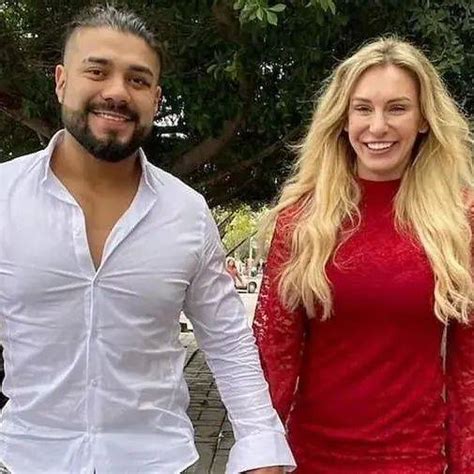 四段夹在wwe和aew之间的摔跤手的恋情雷亚里普利巴迪·墨菲夏洛特弗莱尔