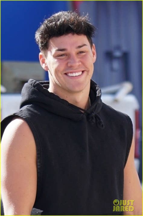 Noah Beck Steps Out In La After Controversial Bahamas Trip Photo