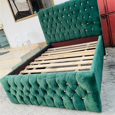 Vitanda Vya Mbao Ngumu Karibun Kupatana