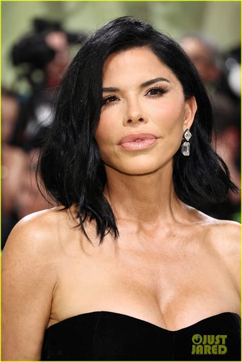 Lauren Sanchez Makes Met Gala Debut Fiance Jeff Bezos Skips Red Carpet