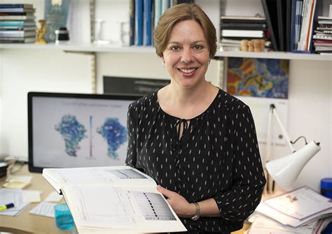 Lori Passmore Wins Inaugural Elisa Izaurralde Award Mrc Laboratory Of Molecular Biology