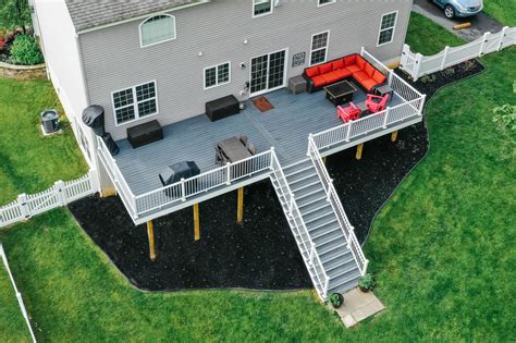 Spacious Deck With Stairway Glenmoore Pa