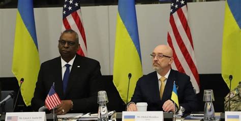 У США не бачать ознак підготовки масштабного наступу Росії міністр оборони Остін Читайте на