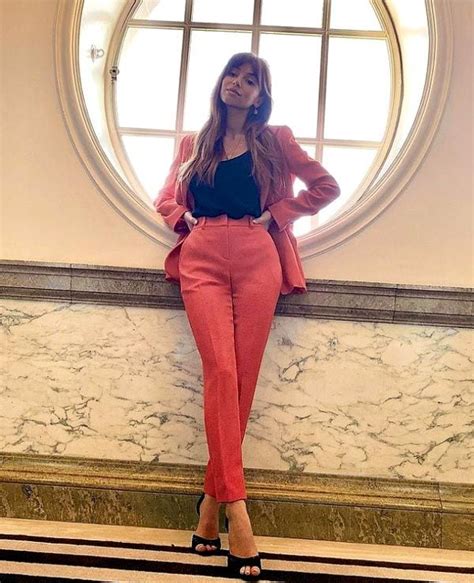 Mimi Keene El Estilo De La Nueva Protagonista De La Serie De Netflix