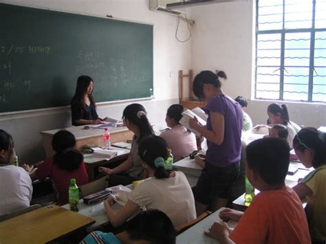 我院为吴泾中学学生免费举行暑期日语培训班