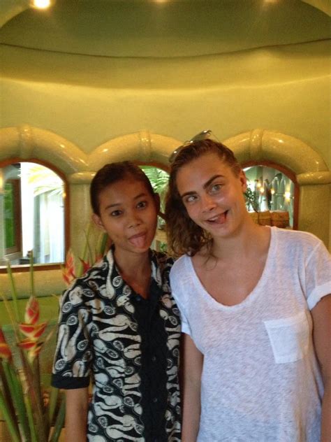 Cara Delevingne Annie Clarkst Vincent Thread Rock Starmodel