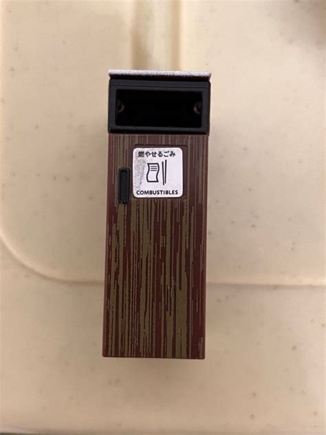 現貨超商垃圾桶造型扭蛋 小物收納垃圾桶 超商回收桶還原縮小版 書籍、休閒與玩具 玩具、公仔、桌遊在旋轉拍賣