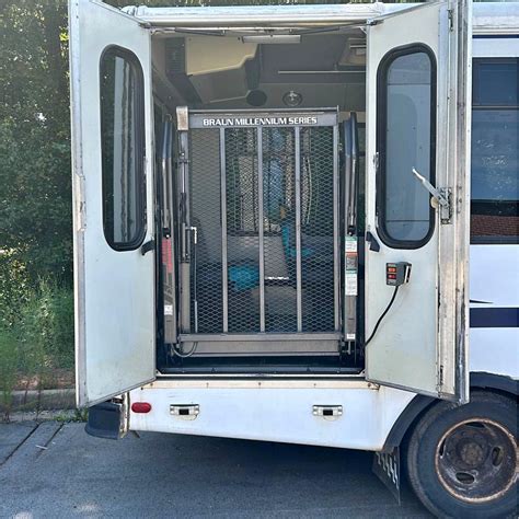 2000 Chevrolet Express Cutaway · 3500 Cutaway Van 2d