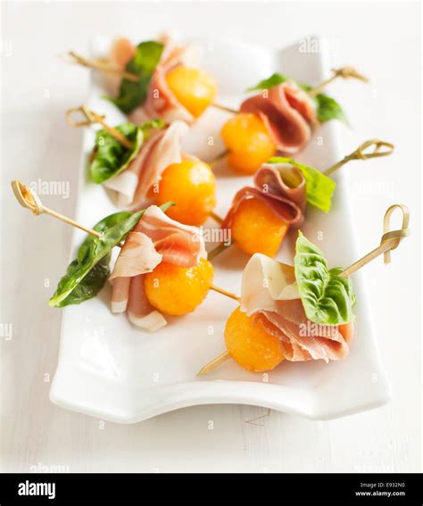 Vorspeise Mit Melone Und Schinken Am Spieß Stockfotografie Alamy