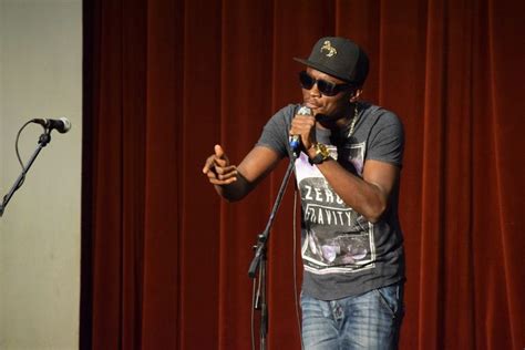 Grupul Vouă A Oferit Un Spectacol De Comedie Elevilor De La Edmond Nicolau”