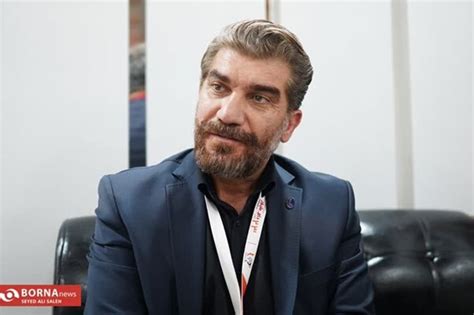 مرغ نژاد آرین گزینه مناسب برای صادرات اختراع ربات رصد سلامت و تغذیه