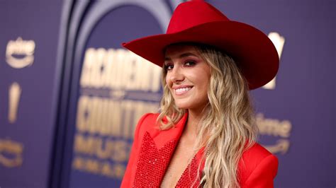 Yellowstone Star Lainey Wilson Credits Coming From Long Line Of