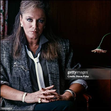 3 043 Photos Et Images Haute Résolution De Jackie Collins Getty Images