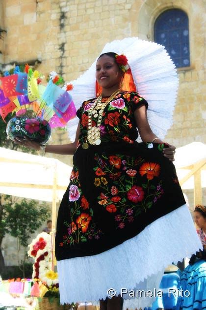 Juchitán De Zaragoza Itsmo Con Su Traje De Gala Esta Be Flickr
