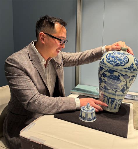 11 72 Million Yuan Dynasty Vase From The Tianminlou Collection Sells