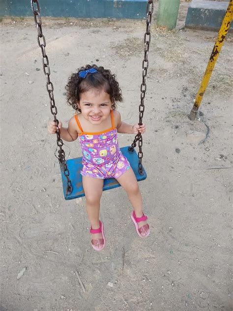 Vídeo Mostra Que Tiro Que Atingiu Menina De 2 Anos Que Dormia No Colo