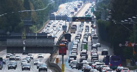 사진 추석 연휴 끝 양쪽 다 막힌 고속도로