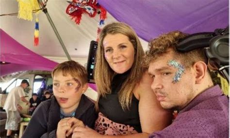 Community Howard Wicks