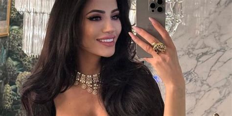 Andreea Sasu Chi è Madre Natura Di Ciao Darwin In Italia Da 15 Anni Dopo Larrivo Dalla Romania