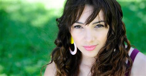 Las Fotos Hot De Thelma Fardin En Medio De La Promoción De Su Libro