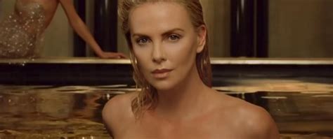 Charlize Theron Toute Dor Dévêtue Dans La Nouvelle Campagne Jadore De