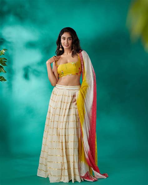 Deepti Satiഹാപ്പി പോസ്റ്റ് സദ്യ പായസം ചിത്രങ്ങളുമായി ദീപ്തി സതി