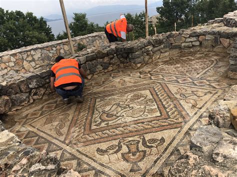 Ekspozimi I Mozaikut Rrëfen Mbi Të Shkuarën E Fshatit Piktoresk Të Linit Aktualitet