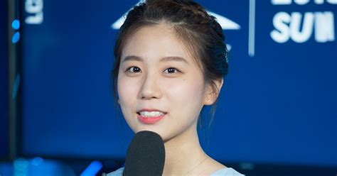 포토 여름 소녀로 롤챔스에 돌아온 박지선 통역