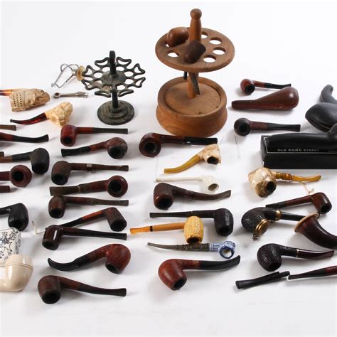 Samling Piber Og Pibestativer 48 Piber