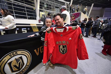 Vgk Rings In The Year Of The Rat With Chinese New Year Night — Vgk