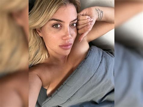 Wanda Nara Mauro Icardis Wife Sizzles In Lingerie In Hot Photoshoot See Pics News Zee News
