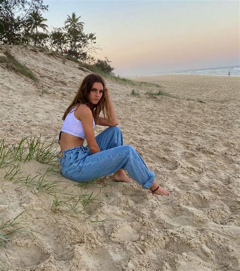 Emily Feld 12182020 • Celebmafia