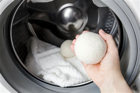 How To Use Dryer Balls For Perfectly Dry Clothing