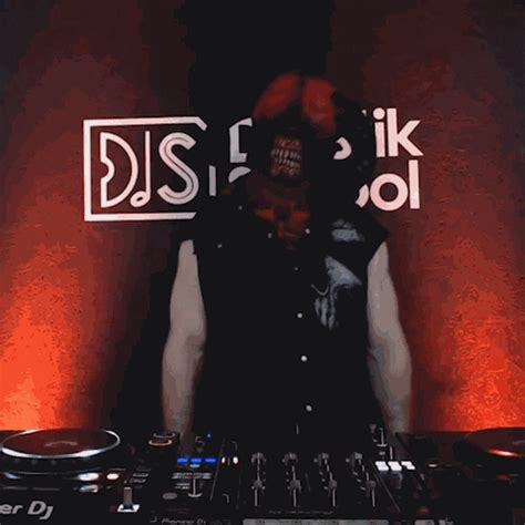 Master Of Hardcore S Find And Share On Giphy