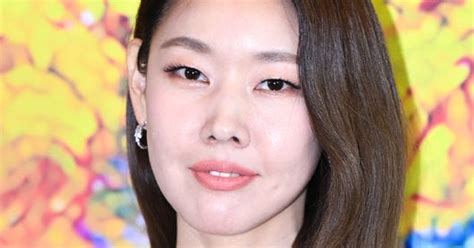 사진 한혜진 시크한 미소