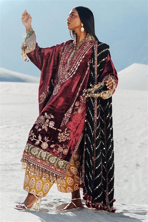 Sana Safinaz Luxury Velvet Winter 24 With Shawl V241 002 3cp