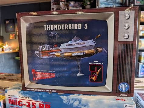 No Scale Aip Thunderbird 5 Wthunderbird 3 Supermodels