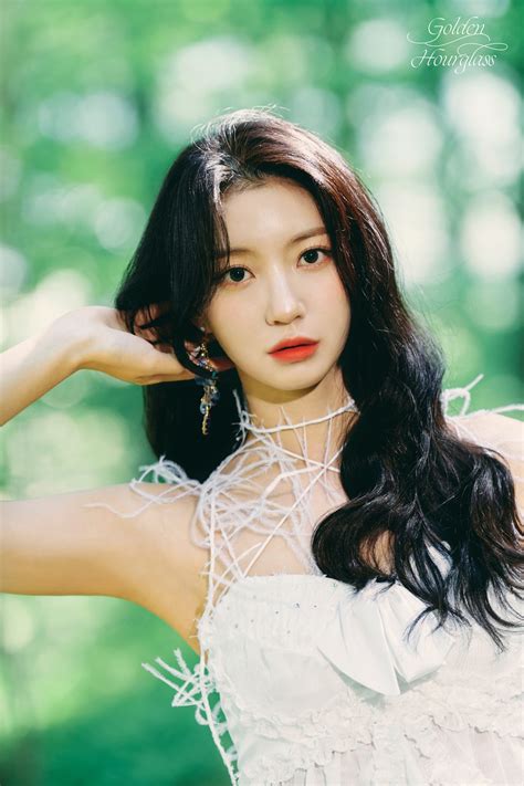 ‘데뷔 9년 차 오마이걸 싱그러운 여름 분위기 물씬