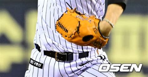 사진 복귀투 던지는 Lg 마무리 유영찬 조선비즈