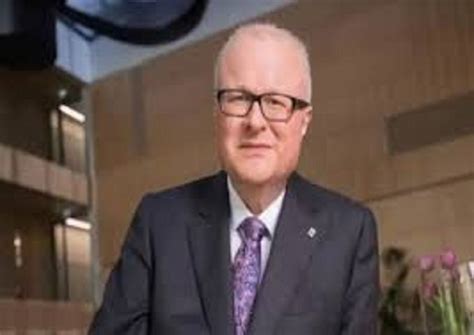 பொருளாதார வீழ்ச்சியால் தற்கொலை செய்து கொண்ட அமைச்சர் உலகையே உலுக்கிய