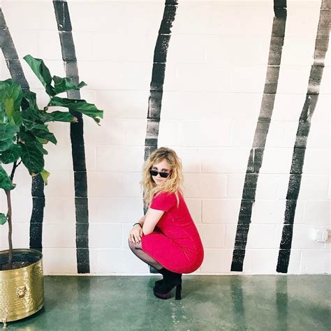 Juno Temple Scrolller