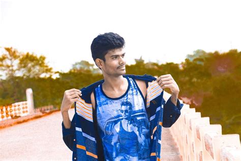 Who Is Pallavi Prashanth Youtuber Is A Part Of Bigg Boss Telugu The