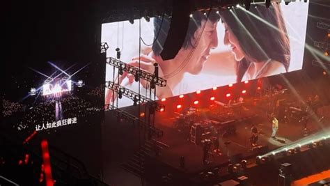 郑钧演唱会上表白刘芸 老婆在台下比心回应太浪漫tom明星