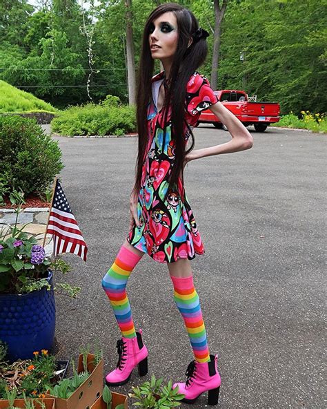 Penampilan Eugenia Cooney Youtuber Bertubuh Sangat Kurus