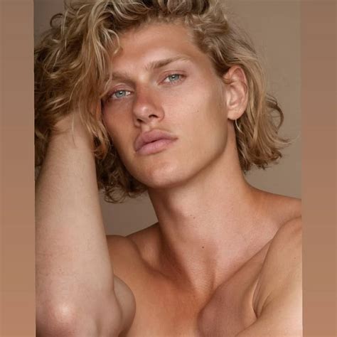 Pin By Oscar On Arte Men Blonde Hair Beautiful Men Model Face